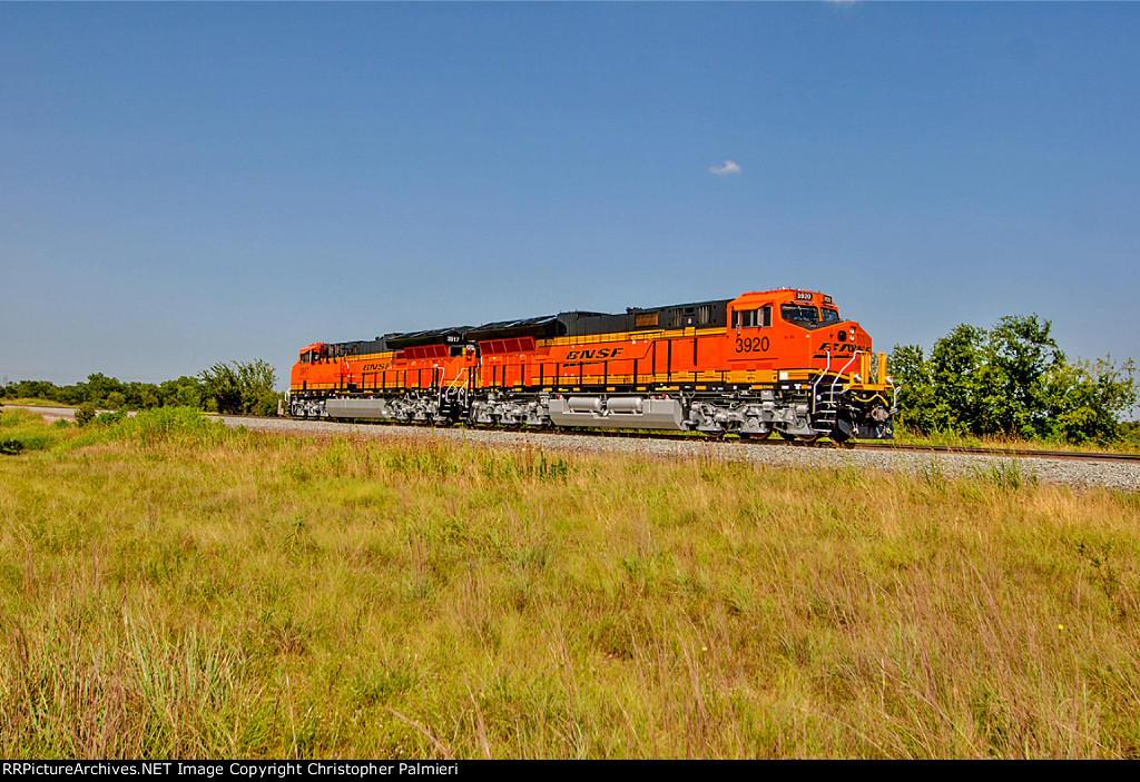 BNSF 3920 and BNSF 3917